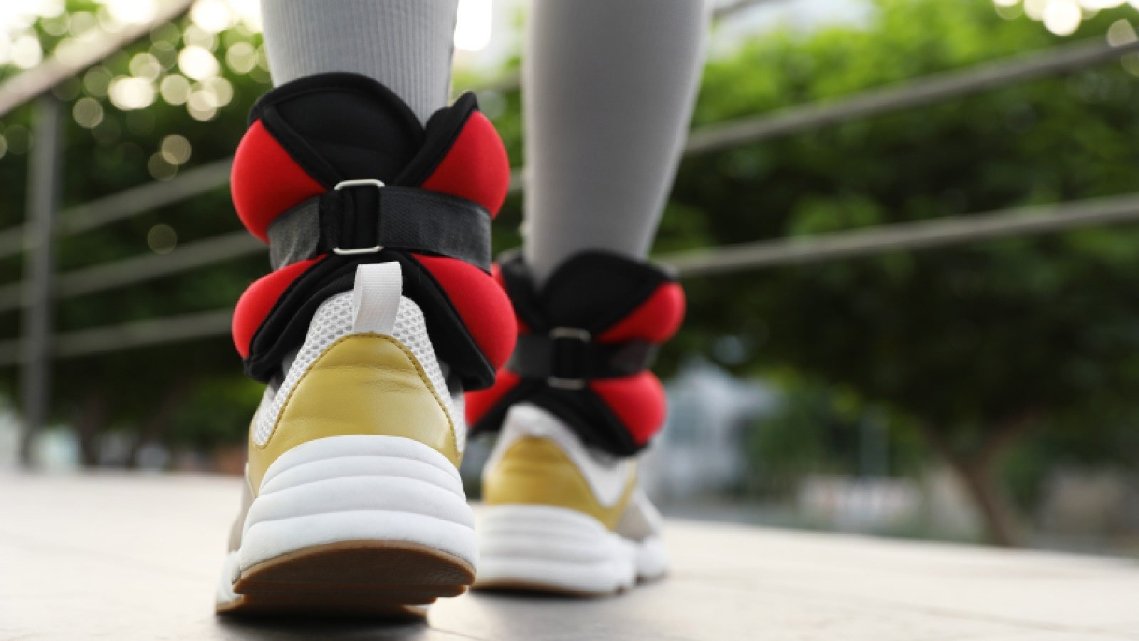 Walking with ankle weights is beneficial: 5 reasons to wear them - How2Fit